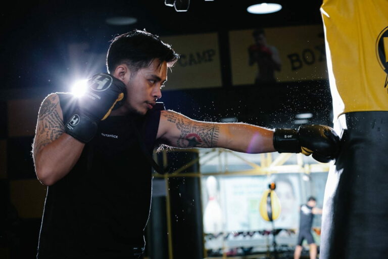 The cross boxing technique: how to master it?