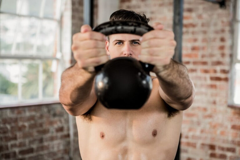 Kettlebell boxing exercise: boost your performance in the ring!
